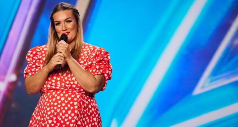 PREGNANT SINGER ALMOST GIVES BIRTH ON STAGE! Mum-To-Be’s Unbelievable ...