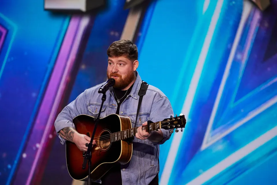 He Kept This Secret From His Entire Family Until He Stepped On Stage ...